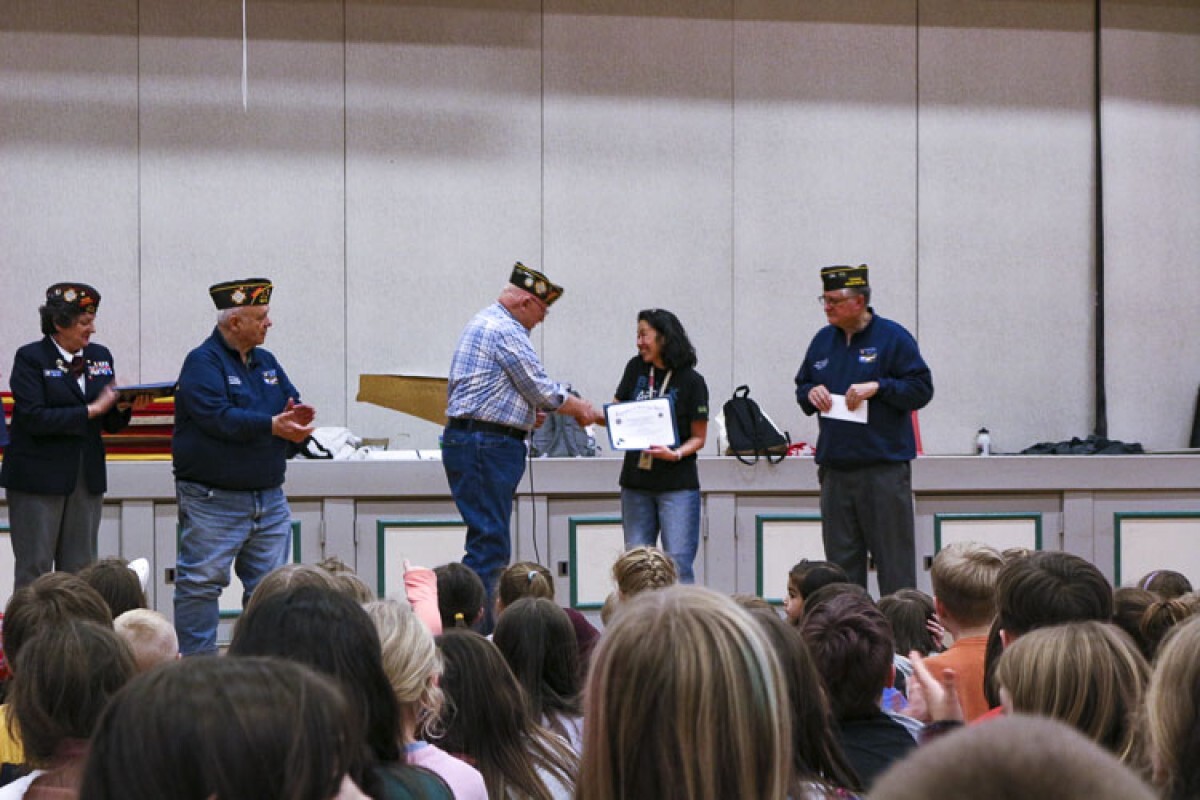 Washougal art teacher Alice Yang recognized as VFW Teacher of the Year ...