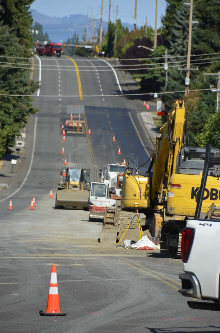 Major gas line leak closes major arterial in Clark County ...